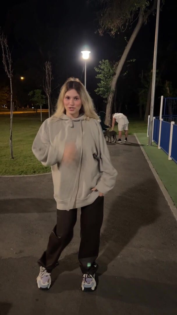 I Love Flashing My Titties In Public 